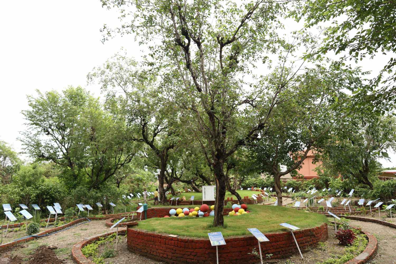 vatika - Lekhak Gaon